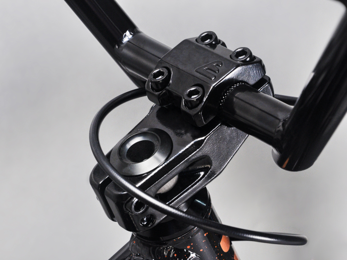 Chonky Black "Oxide" Tan tyres